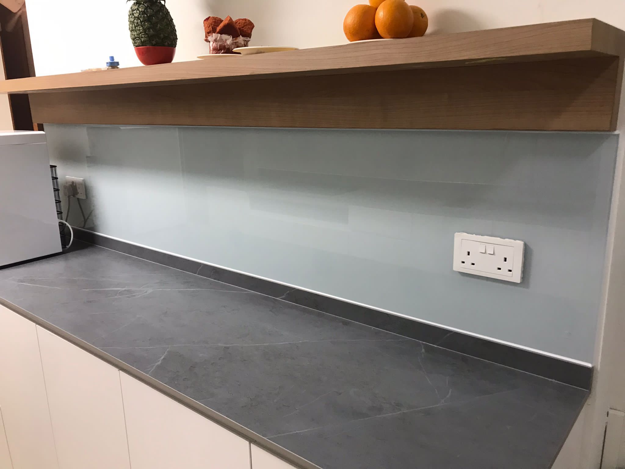 Solid Glass Backsplash Ideas for Your Singapore Home - Premium Glass ...